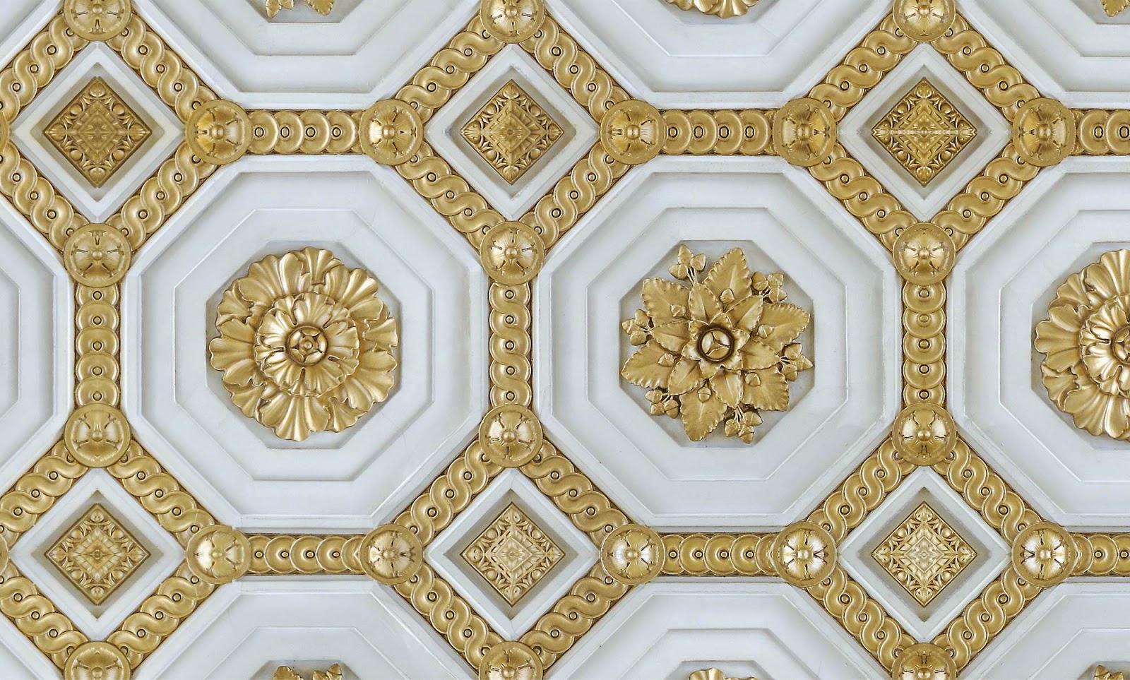 Zoë Design: Day 140 Wallpaper-a-day "Cake"