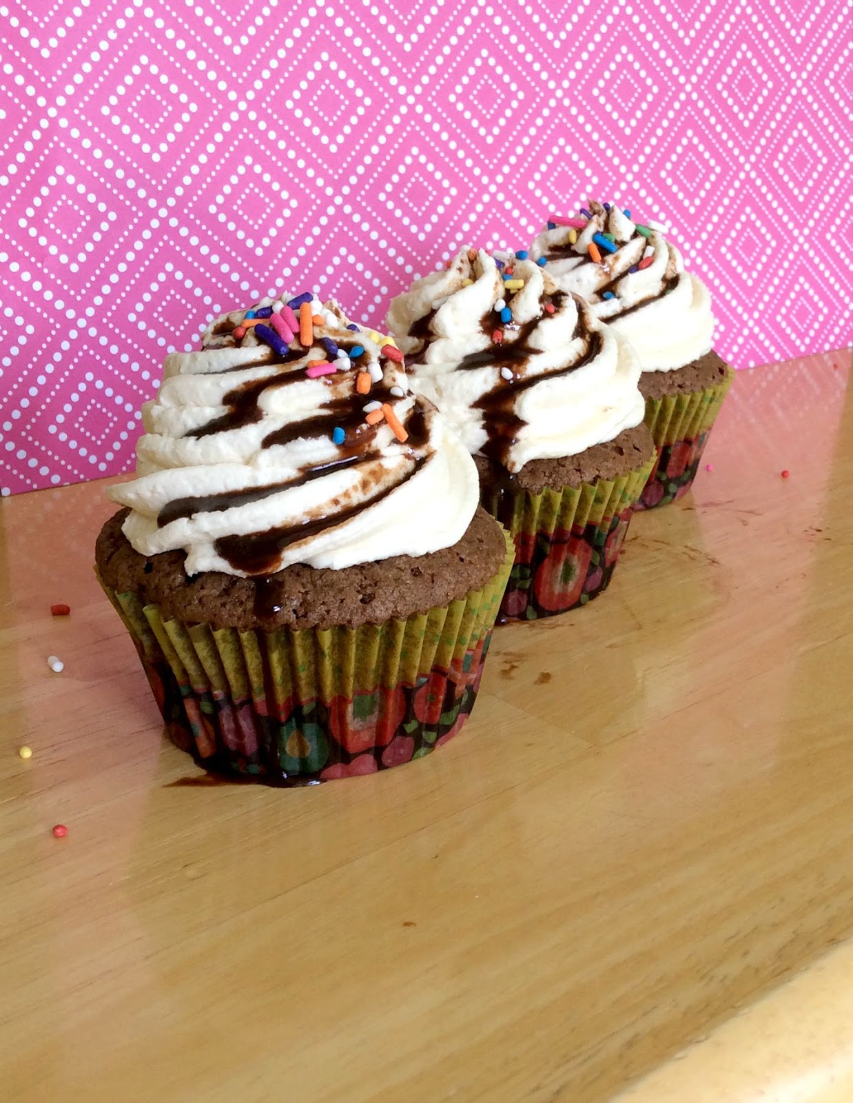 A COLLECTIVE COLUMN: Chocolate Sundae Surprise Cupcakes