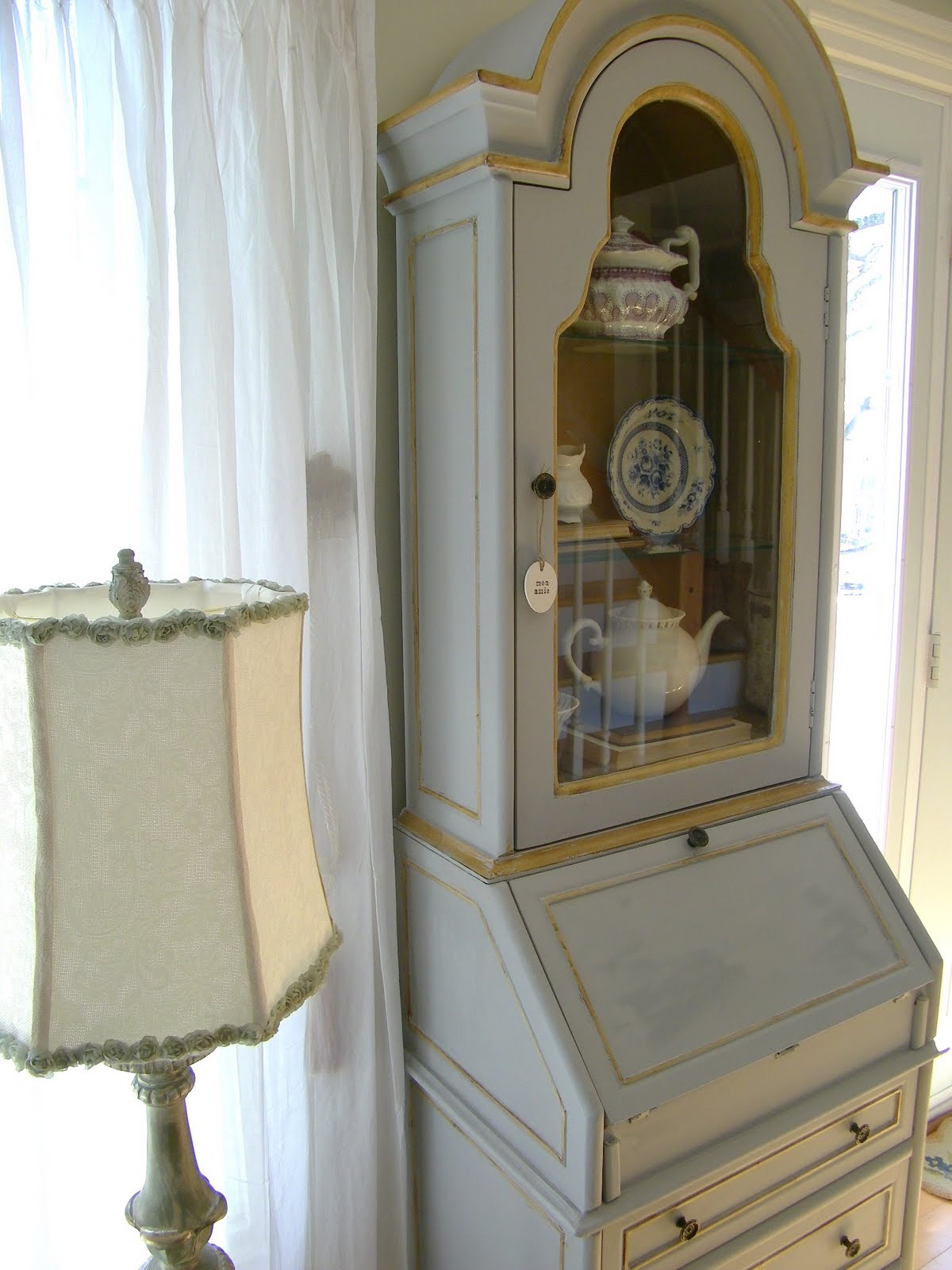 Maison Decor: My Secretary and Chalk Paint