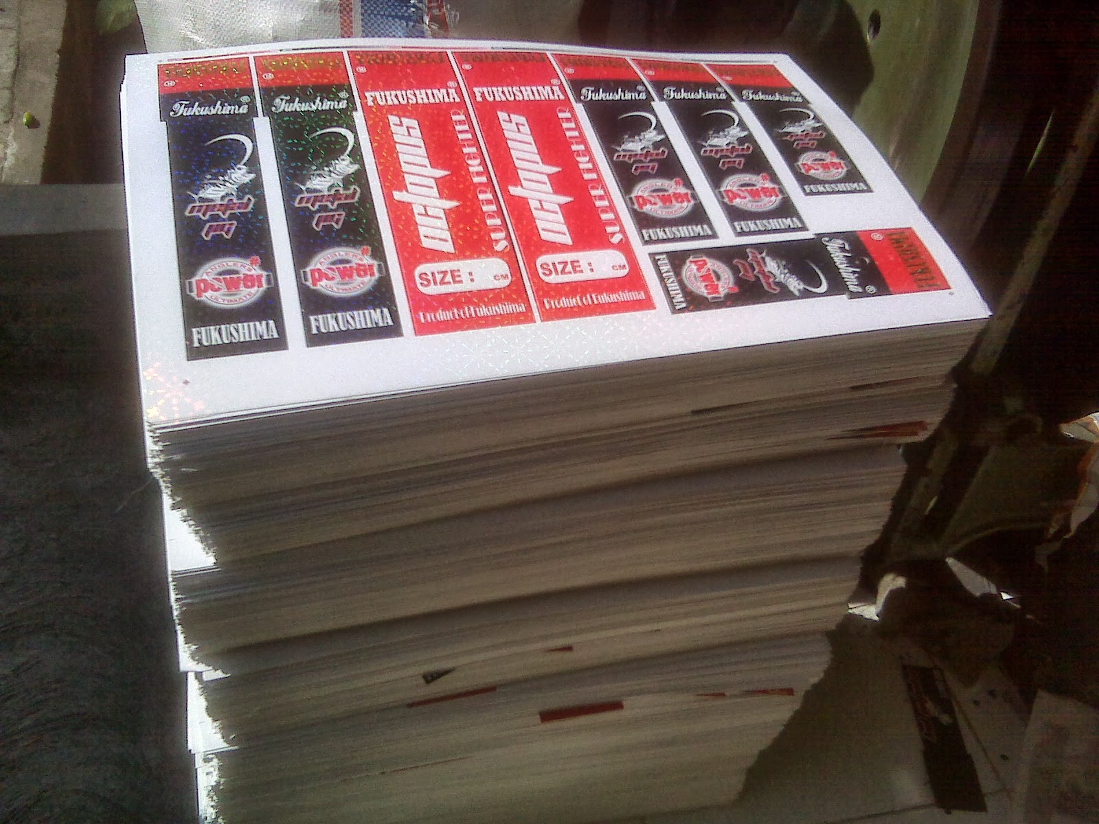 51 Contoh Brosur Dengan Desain Layout Unik dan Lipatan Cantik Unik ...