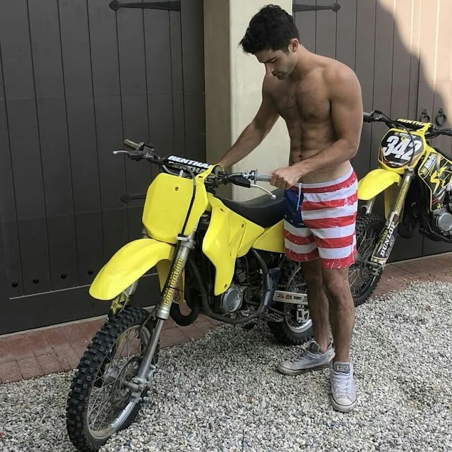 Alexis_Superfan's Shirtless Male Celebs: Max Ehrich shows off a new toy ...