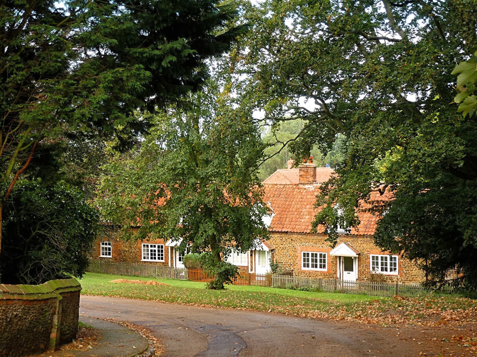 "By Stargoose And Hanglands": The Village Below The Castle