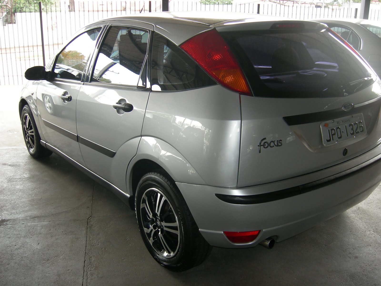 Beto Automóveis: FORD FOCUS HATCH GLX 1.6 2004 (VENDIDO)