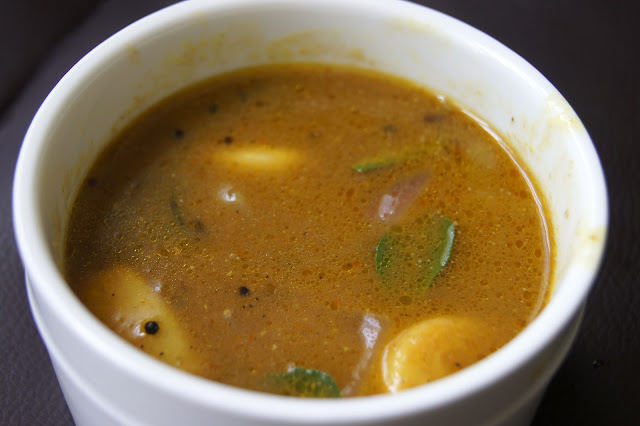 Simple Vegetarian Recipes: Poondu / Garlic Kuzhambu