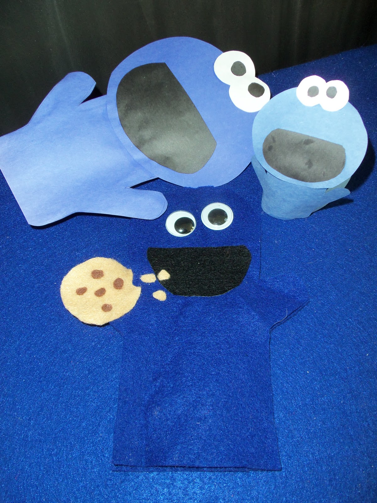 Storytime Land: Cookie Monster and 10 Fluffy Chicks
