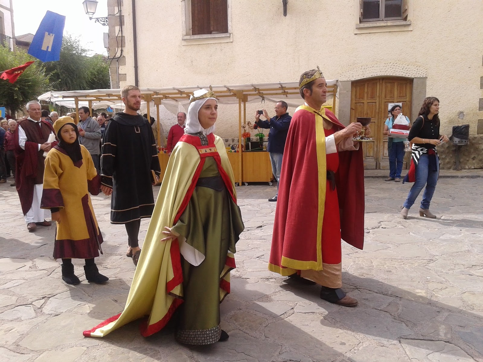 MI PARAISO ESCONDIDO: Representación de actores de la vida medieval.