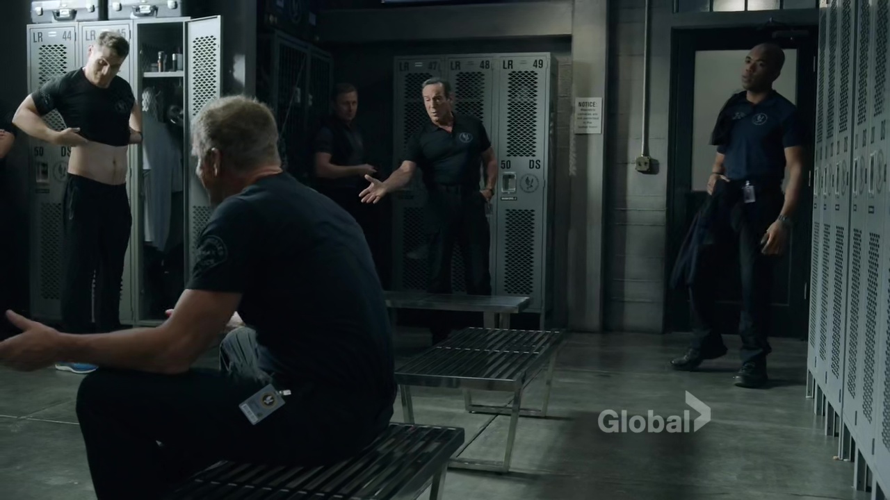 Auscaps Shemar Moore And Lou Ferrigno Jr Shirtless In Swat 2 05 Sos