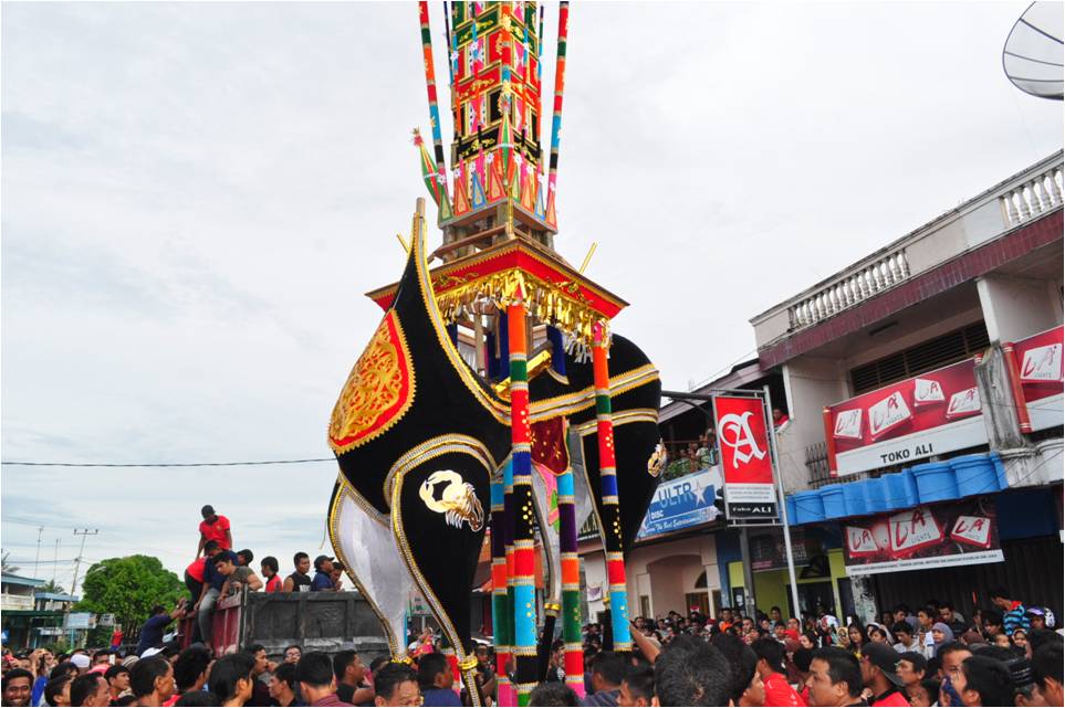 Galeri: Hoyak Tabuik (Tradisi Tabot) Bersama Dubes Iran, (Judul: Tabot ...