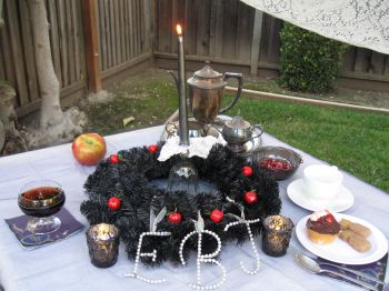 The Cup That Cheers: Twilight tea party decor