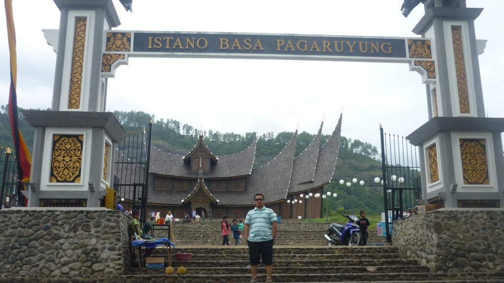 Melancong dengan cara HOMESTAY Ke Bukit Tinggi, Padang Indonesia: PAGAR ...