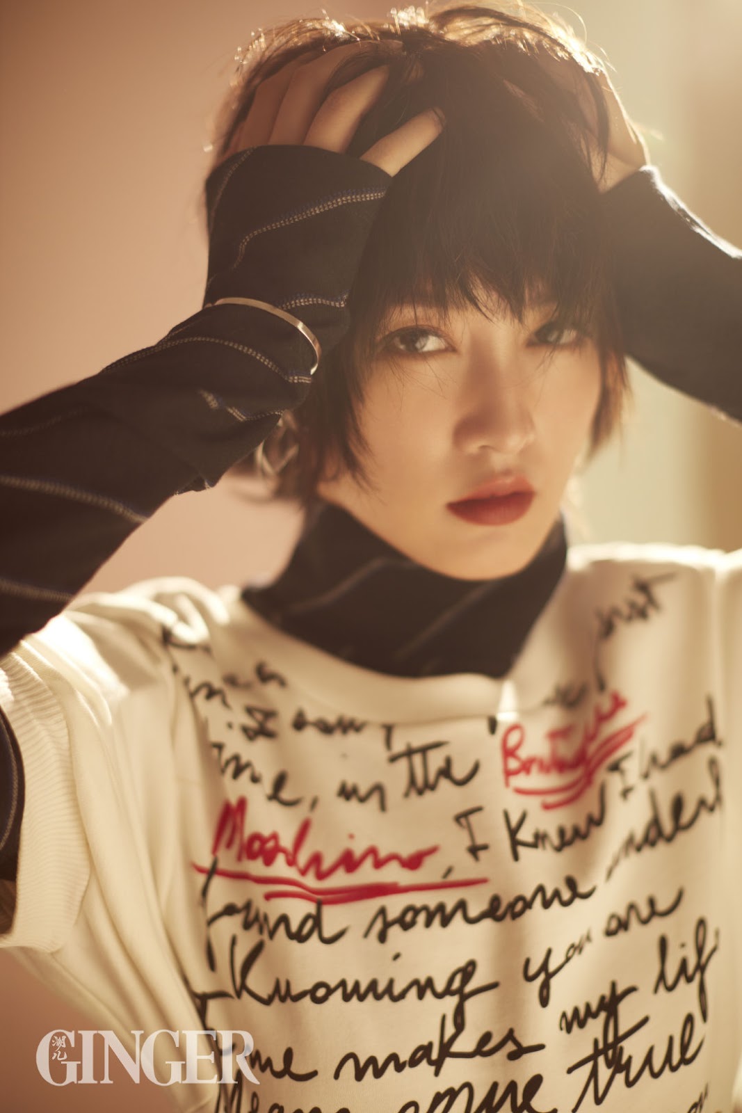 China Entertainment News: Li Qin poses for photo shoot