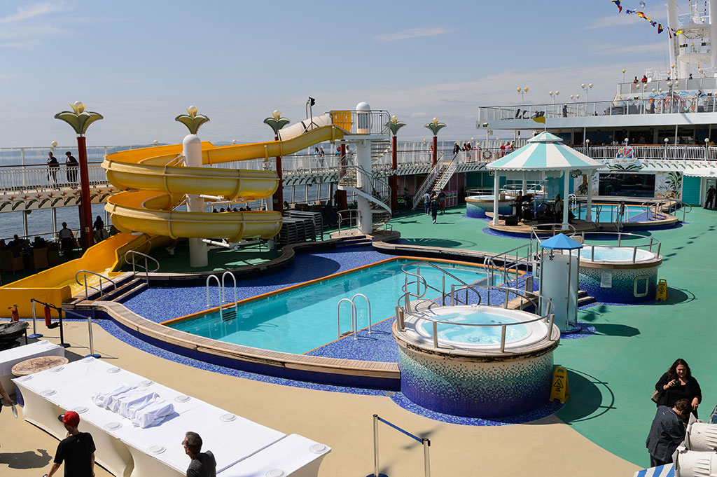 Bubba's Garage: NCL Norwegian Pearl Cruise to Alaska - The Haven Courtyard