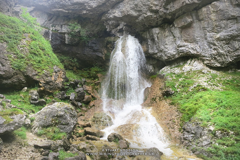 Malham Cove walk via Gordale Scar, Yorkshire Dales - Hiking Photographer