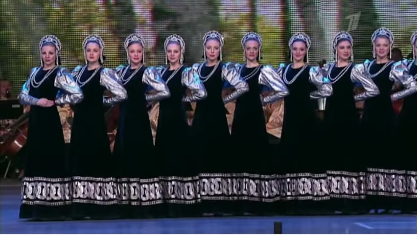 Angélica Italia: Ensemble Beryozka dance "the Chain" and "the Birch Tree"