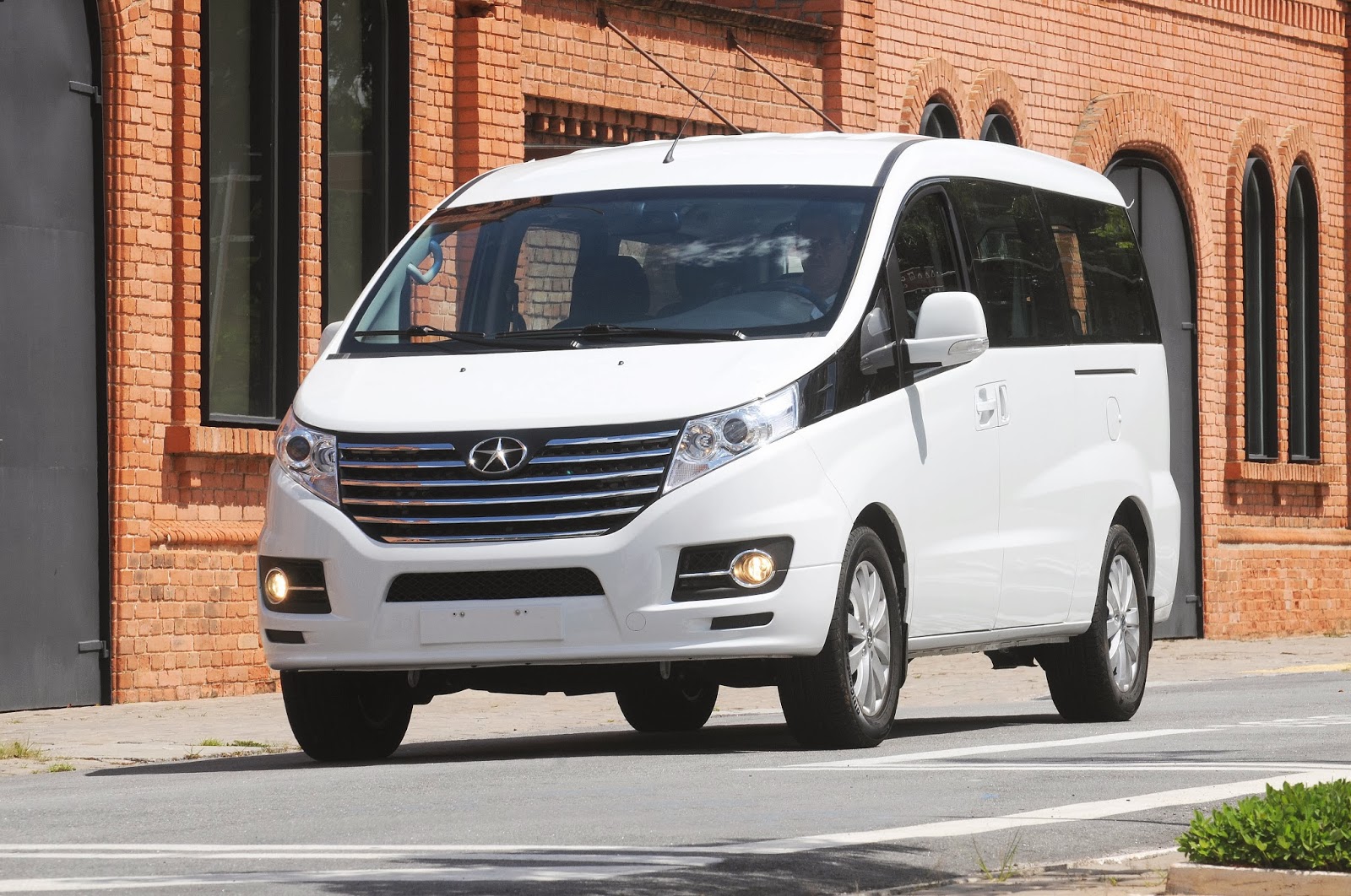 MaharPress: LANÇAMENTO: JAC T8