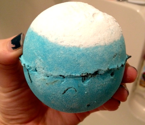 The Bug That Fleeps: Review: LUSH Big Blue Bath Bomb