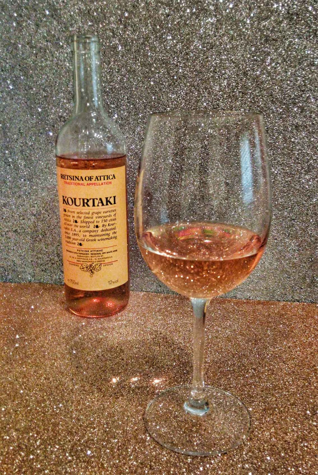 El mundo de Avekrénides. : RETSINA OF ATTICA KOURTAKI.