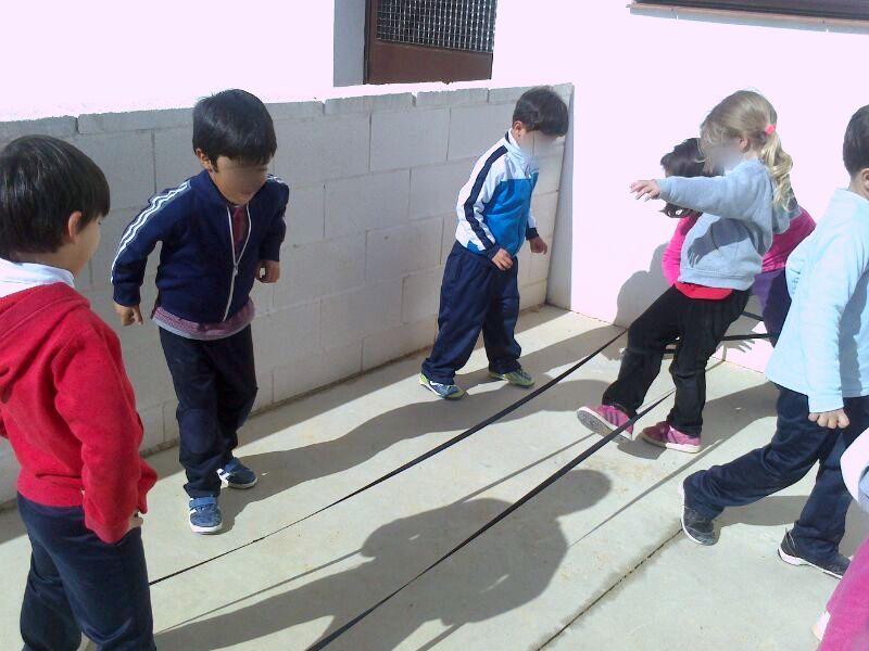 Juegos tradicionales : El Elástico