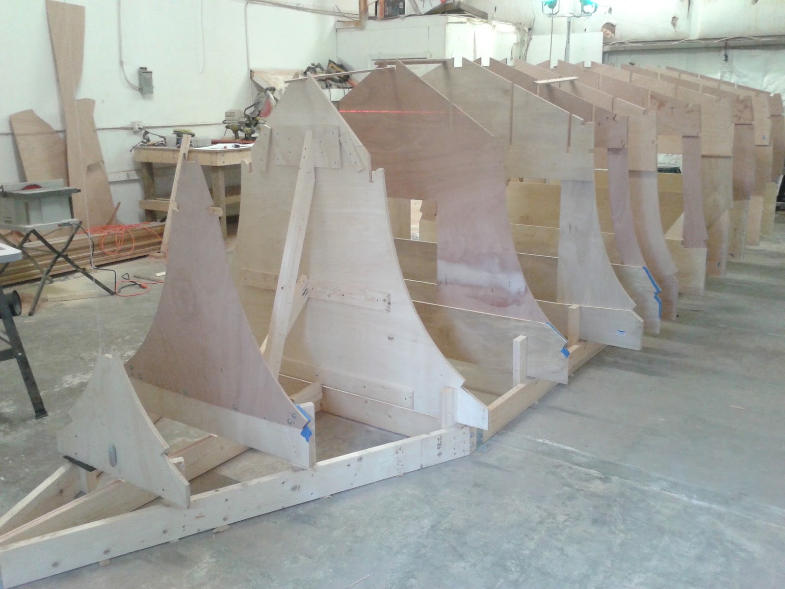 Dudley Dix Yacht Design: Framing the 26ft Sportfisherman