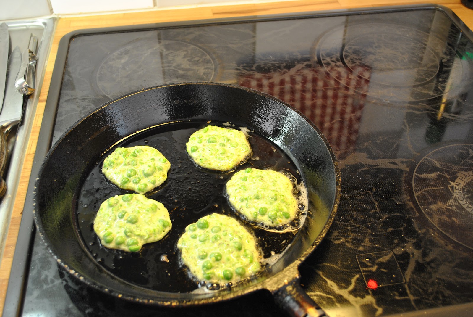 Ekomat Sonjas Sylta: Gröna ärtplättar med potatisgratäng på färskpotatis