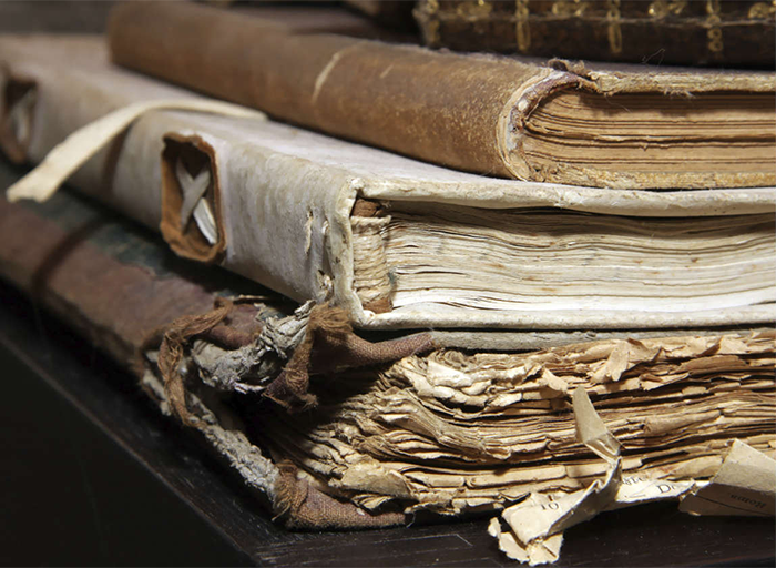 lapeppi: EL DETERIORO DE LAS HOJAS DE LOS LIBROS