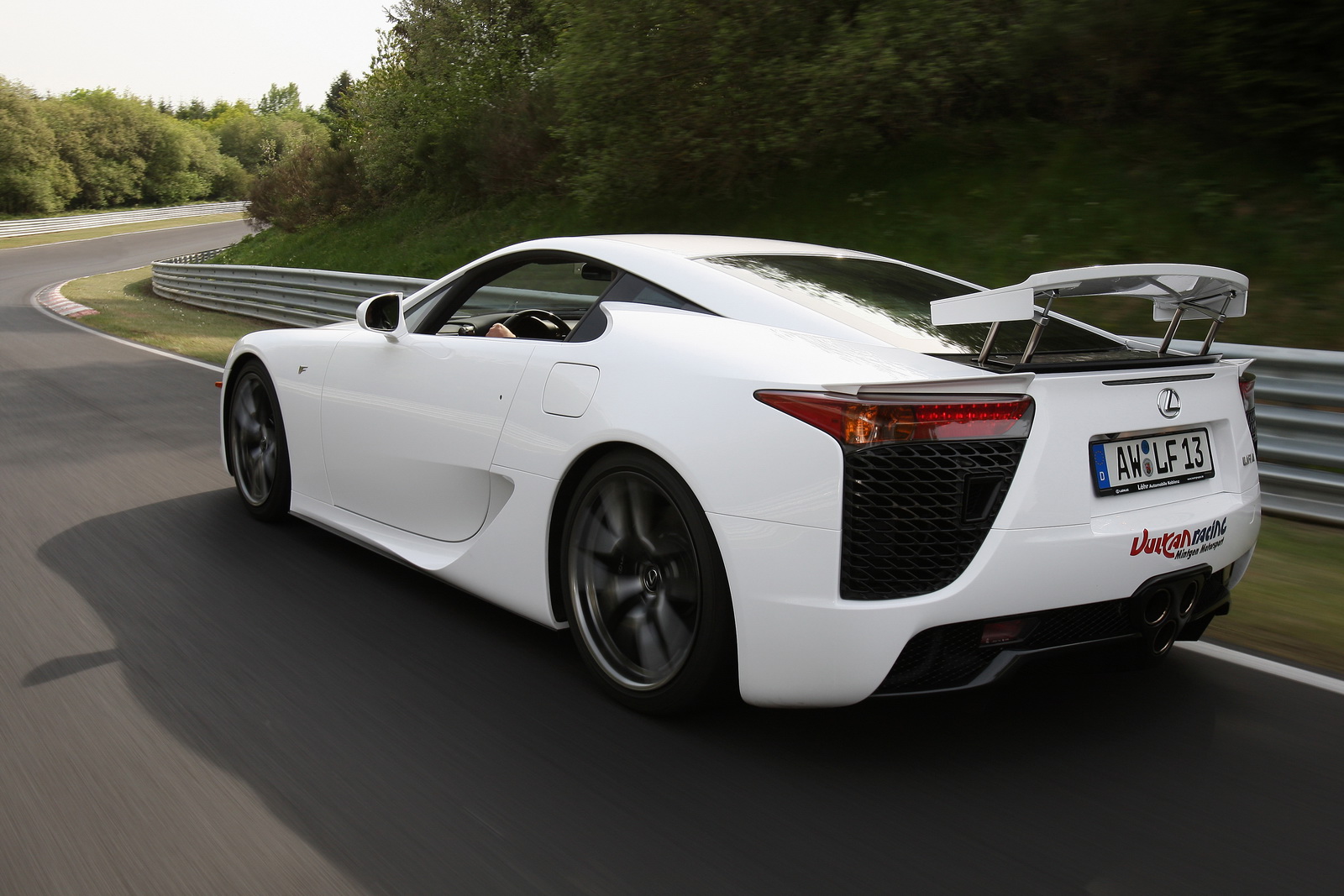Premiere at Nürburgring : First LEXUS LFA delivered in Germany