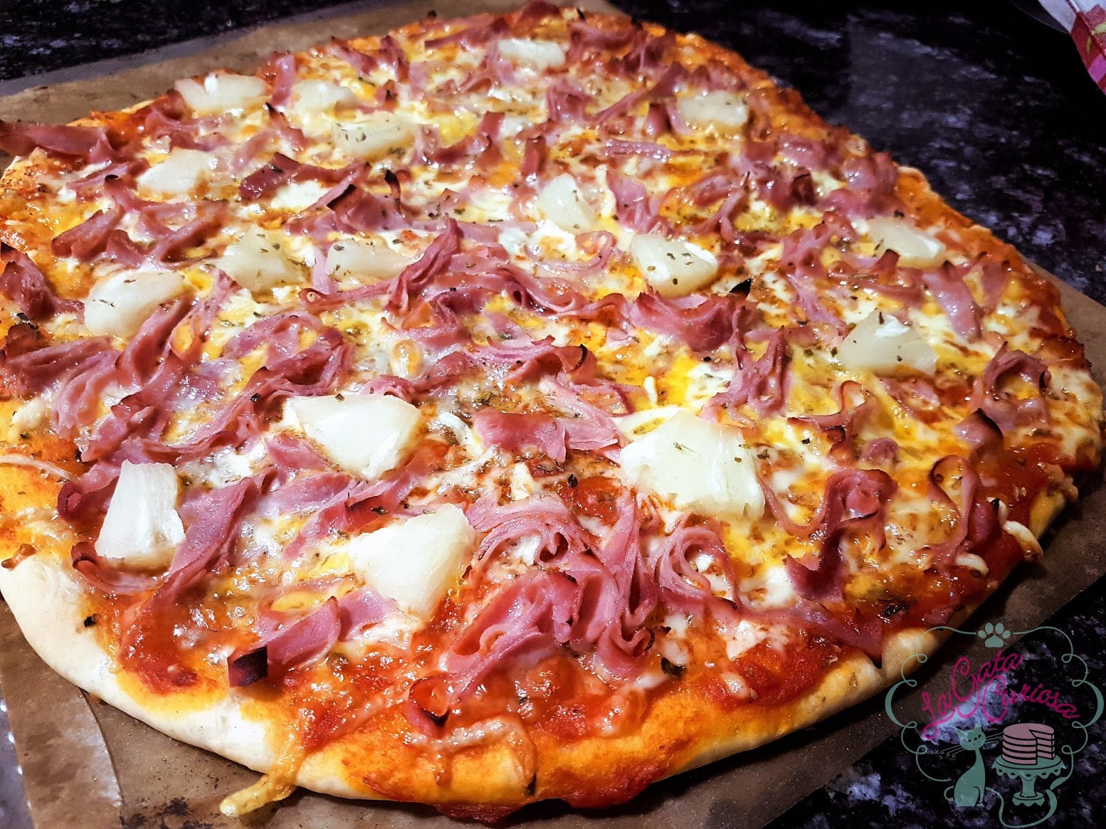 La Gata Curiosa: PIZZAS: ATUN Y BACÓN – JAMON DE YORK Y PIÑA