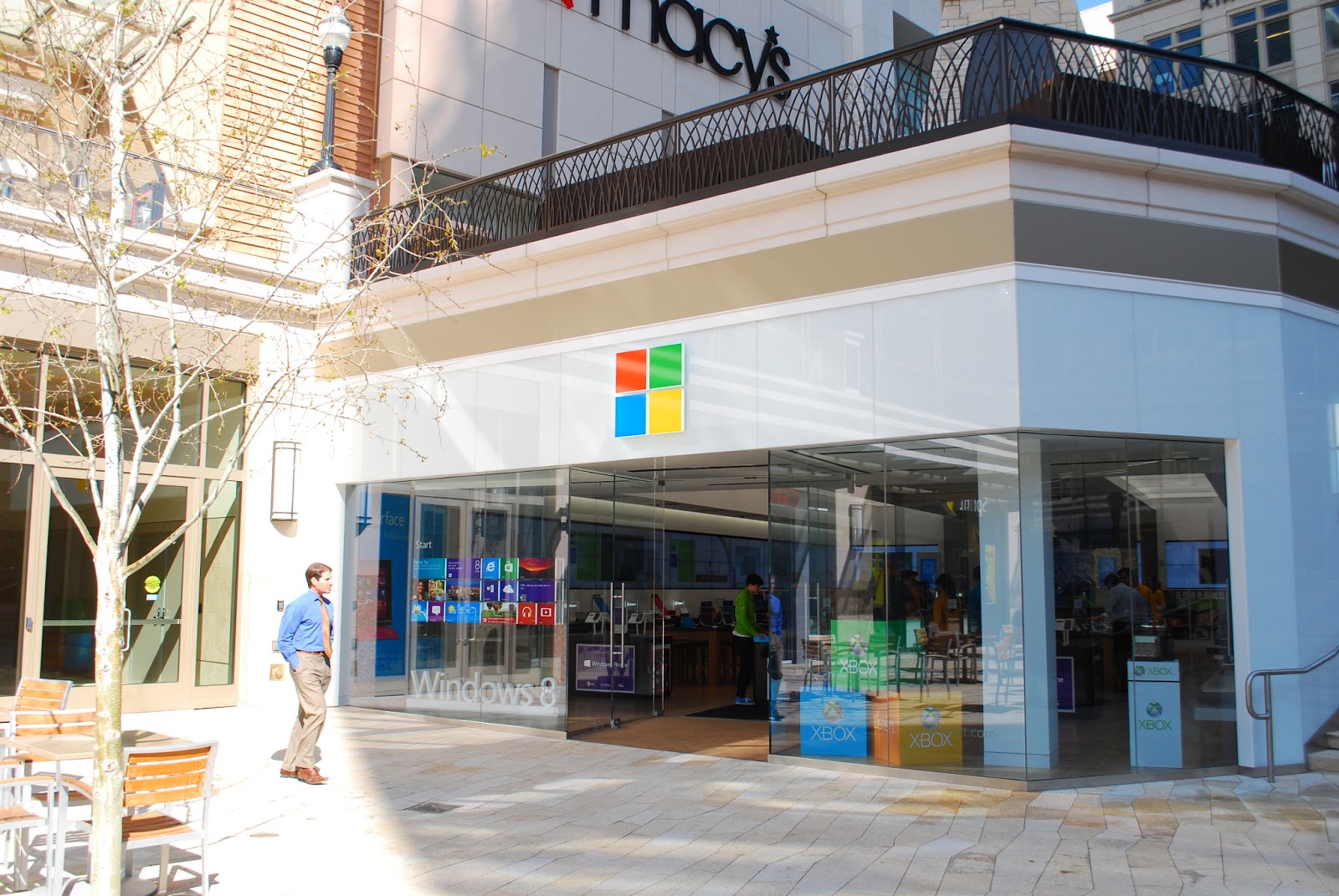 Scotty Watty Doodle All The Day: Microsoft Store Vs. Apple Store...