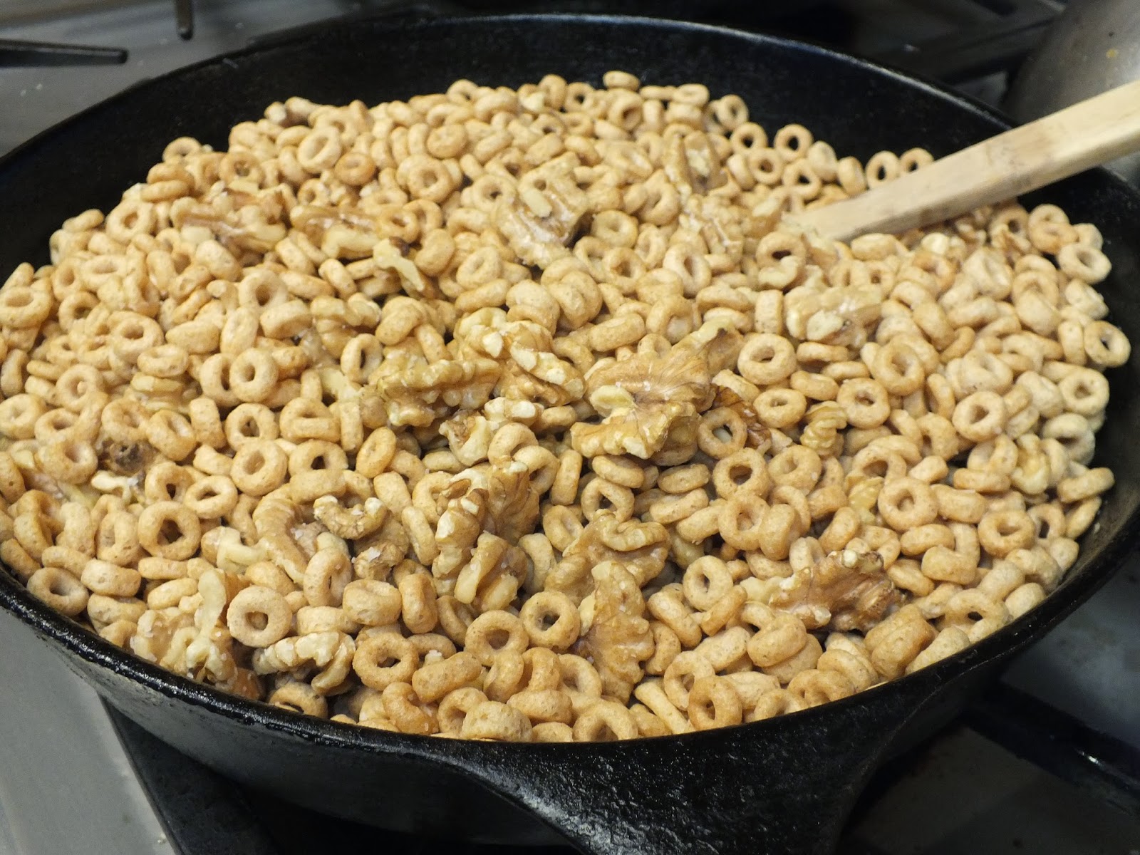 CJ's Kitchen: My Cheerios Breakfast/Snack Mix