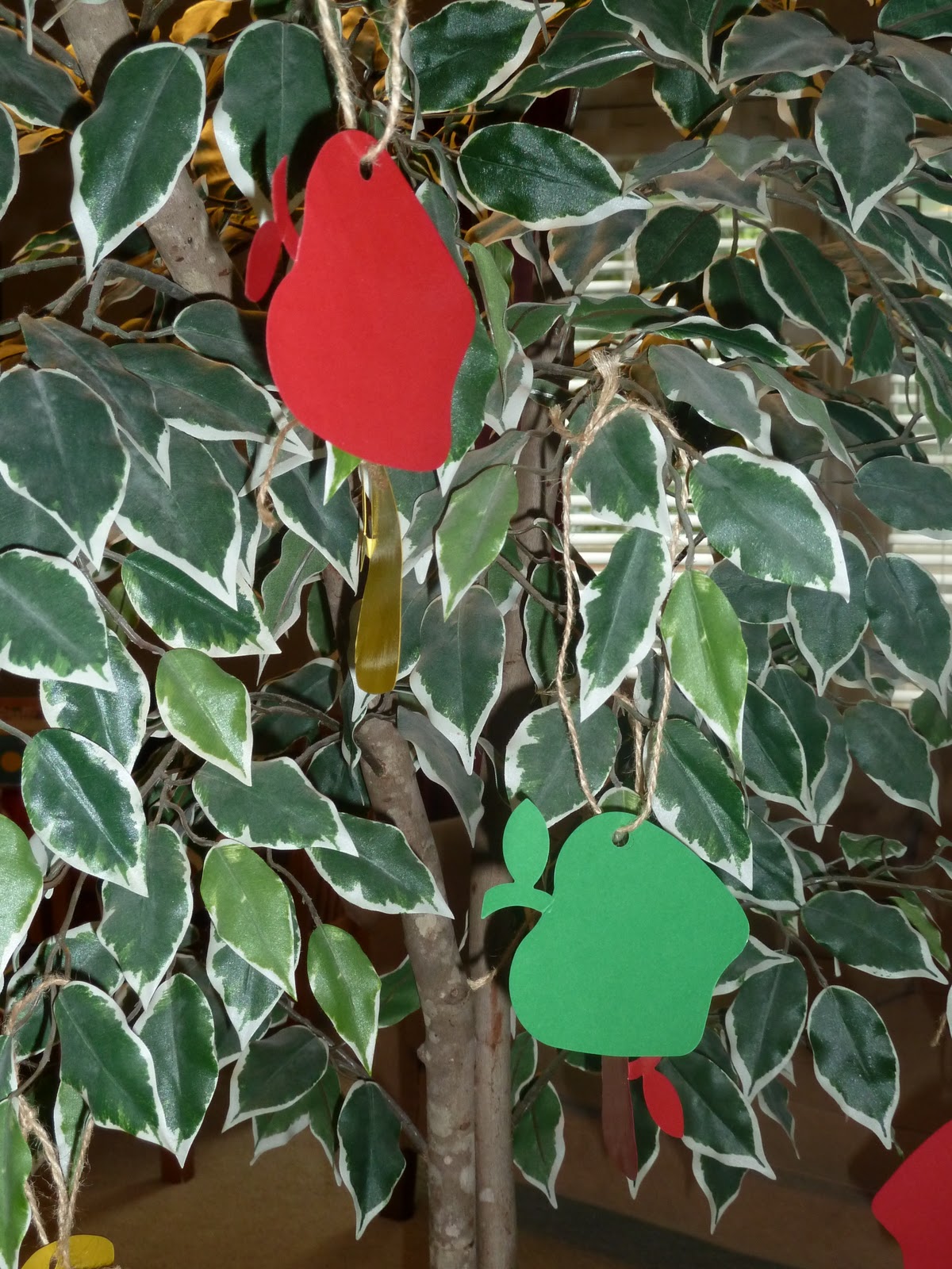 Mommy and Me Book Club: Ten Red Apples