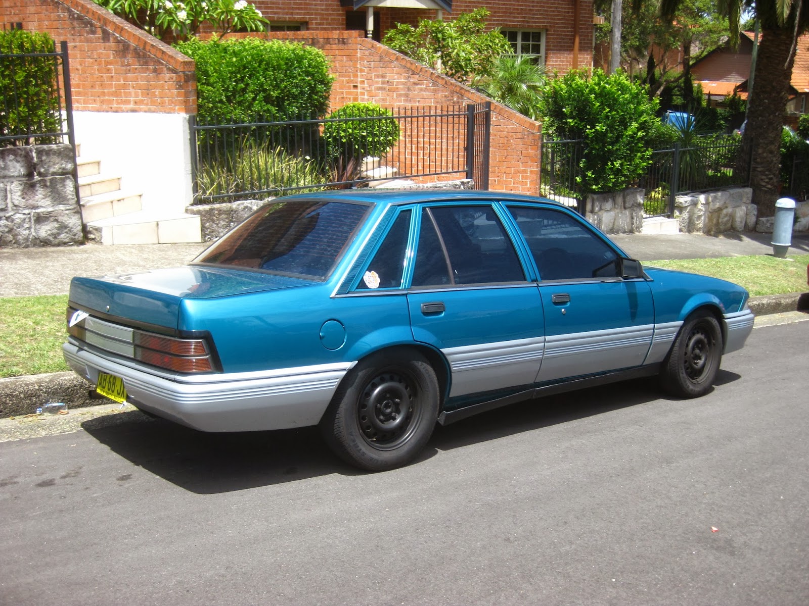 Aussie Old Parked Cars: 1988 Holden VL Calais