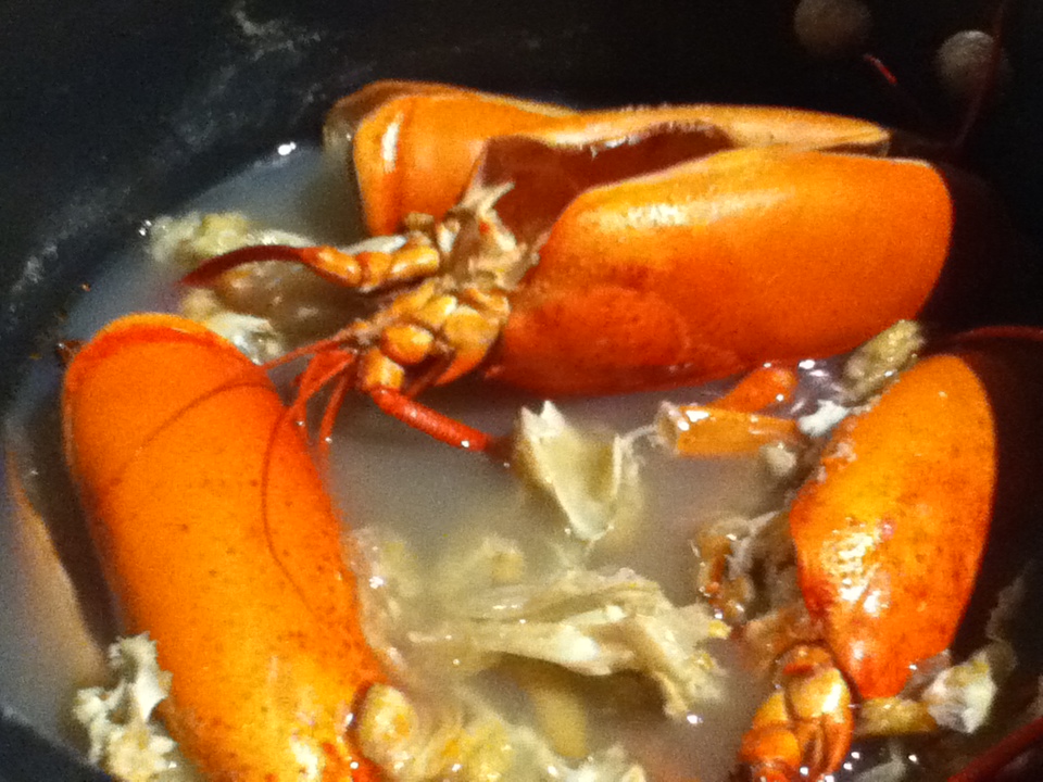 Kūlia cooks!: 5 heads to a pot of Creole Lobster soup!