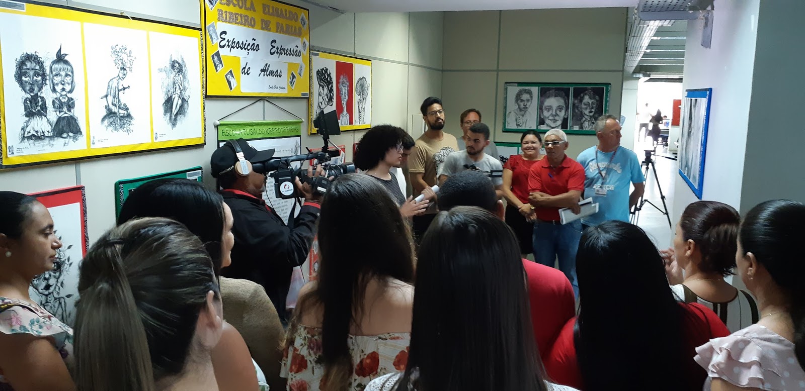 EscolaElisaldoRibeiro: Emily Brito - Exposição