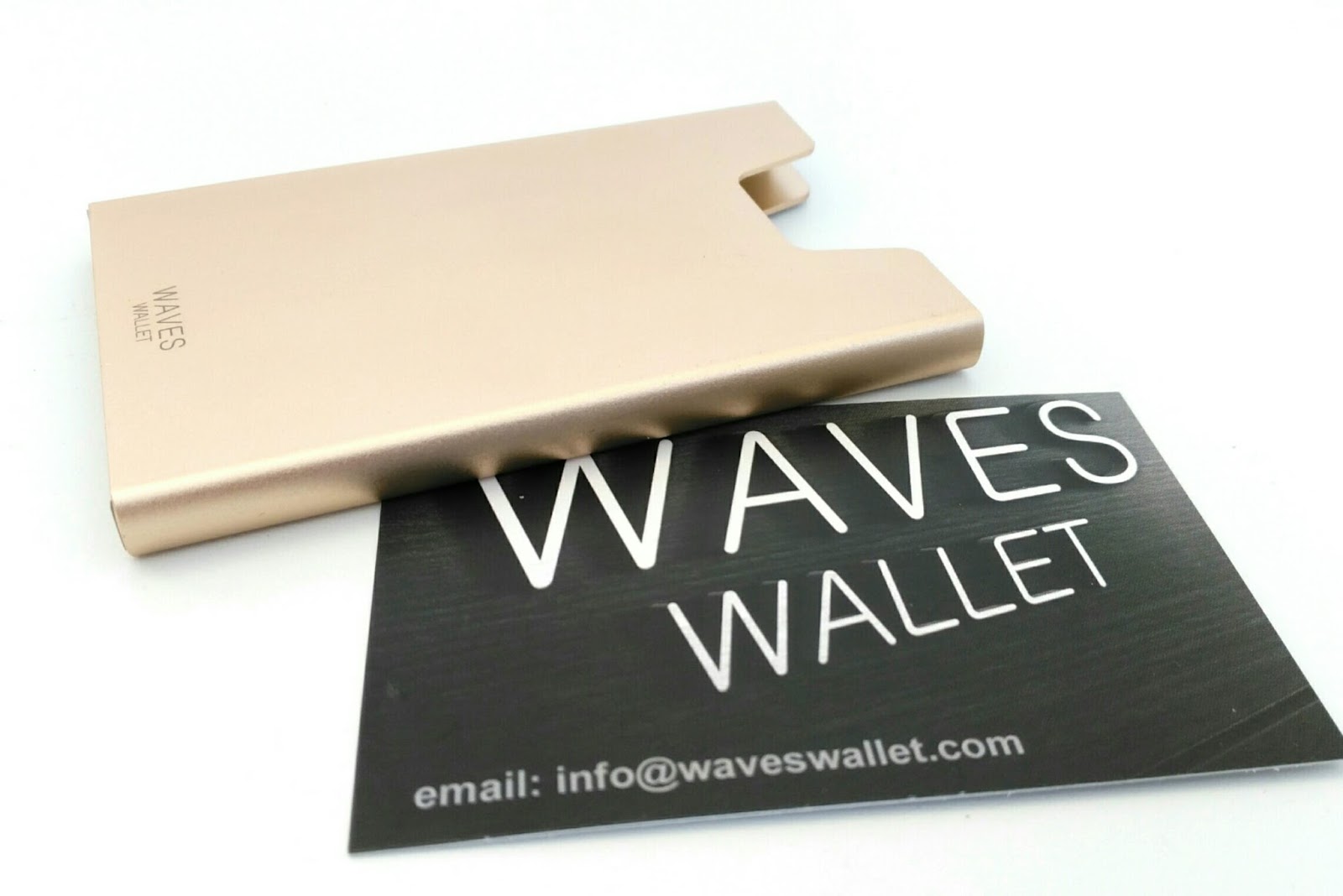 Waves Wallet - Alle Karten im Griff