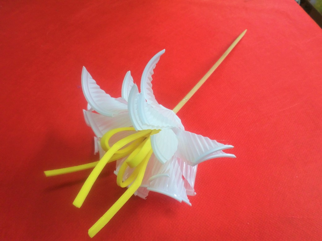 Yourself Craft: Plastic Cup Flower - DIY