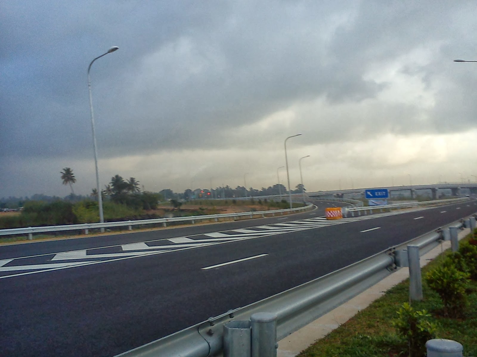 Welcome to Lanka: Colombo - Katunayake Expressway