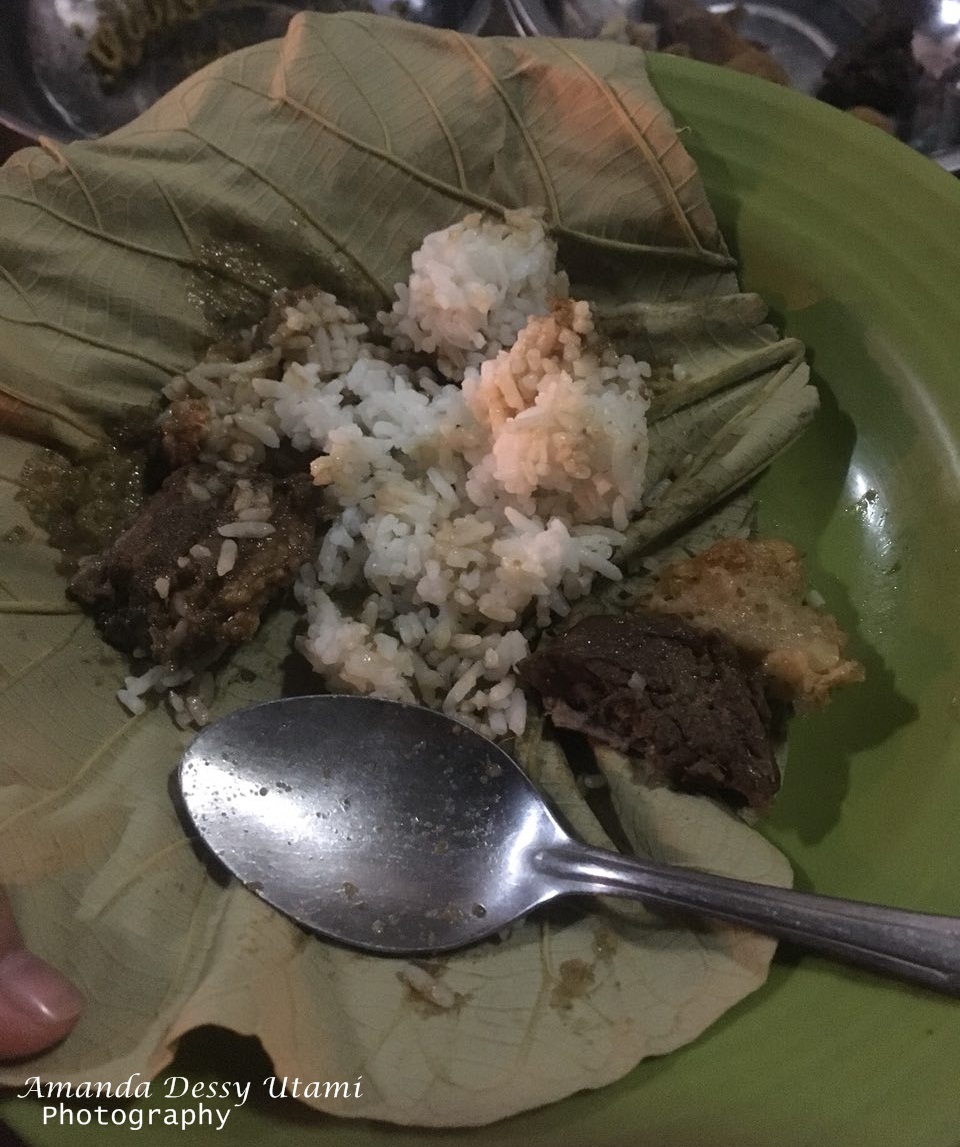 Food Traveling Amanda: Nasi Sega Jamblang, Kuliner Seru di Cirebon