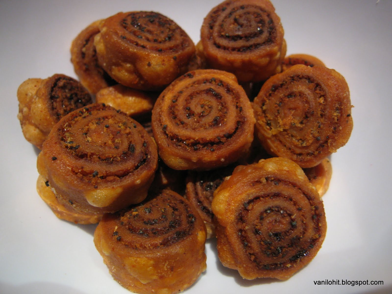 Bakarwadi / ಬಾಕರ್ ವಡಿ | Recipe world