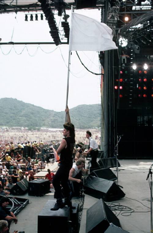 U2 Sombras e Árvores Altas - Blog: 40 Anos de U2: o símbolo que veio do ...