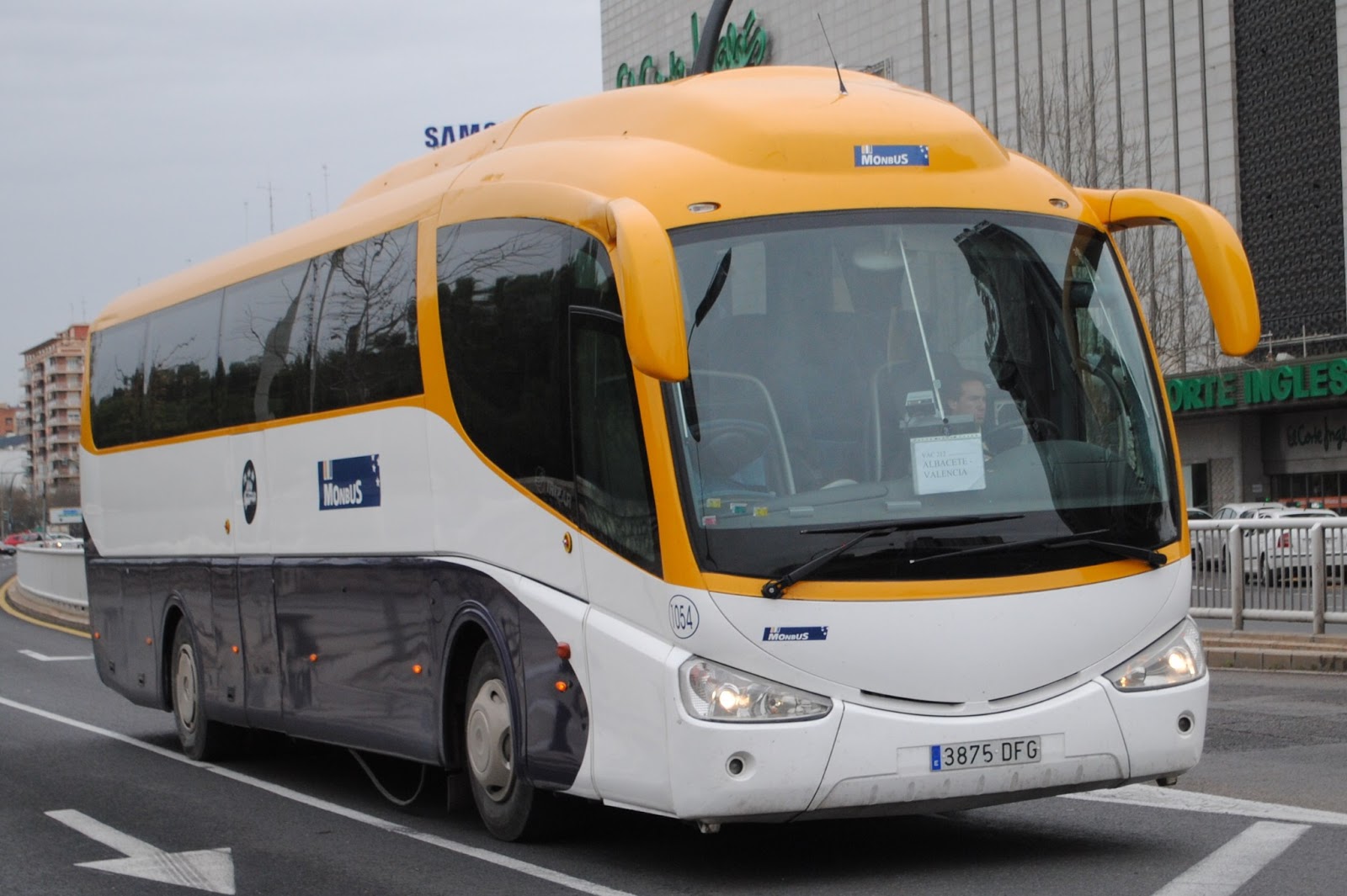 Autocares en Valencia: MonBús, 1.054