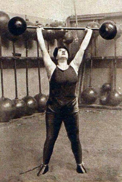 Ξωτικό: Αυτοκίνητα, παρενδυτική και κατασκοπία: η ζωή της Violette ...