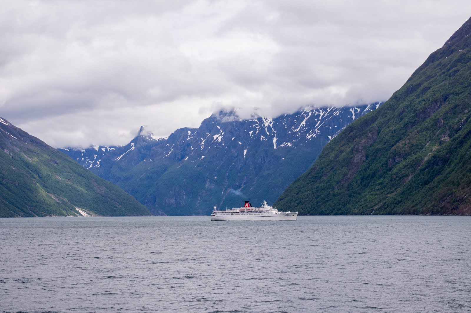 V dalis. Norvegija. Ar kada girdėjote, kaip aimanuoja ledynai?