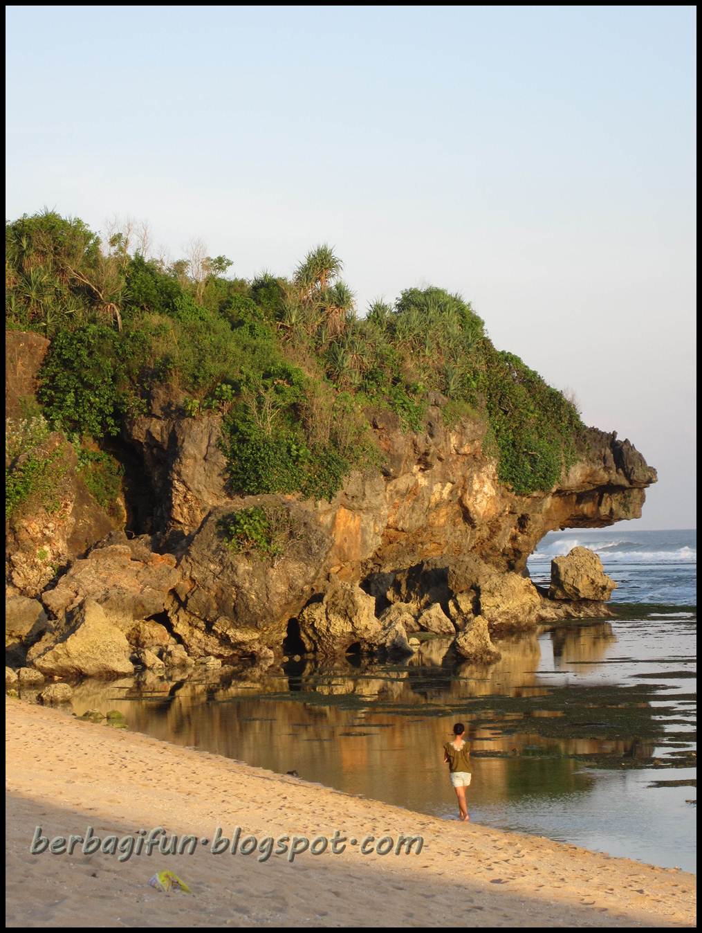Inspirasi 20+ Pantai Sundak, Pemandangan Pantai