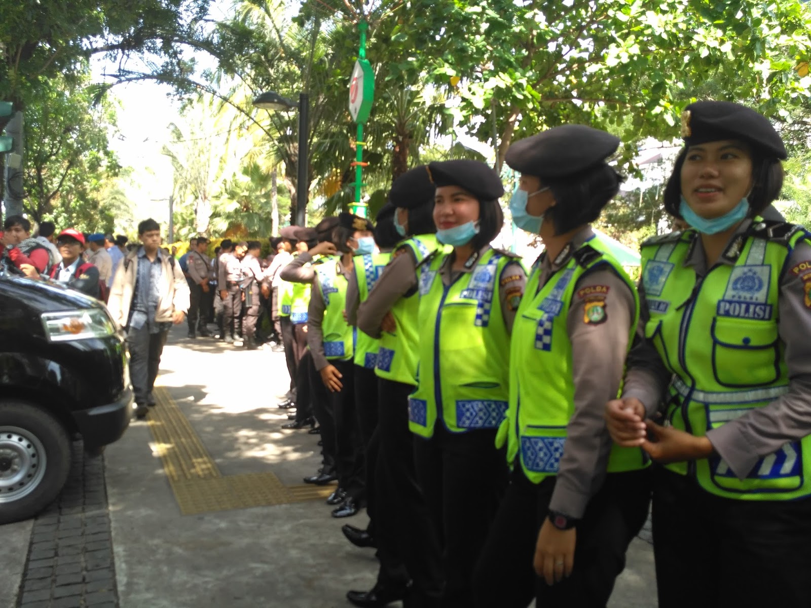 Masa Aksi Sampai Balaikota DKI Jakarta ~ MEDIA FSP LEM SPSI