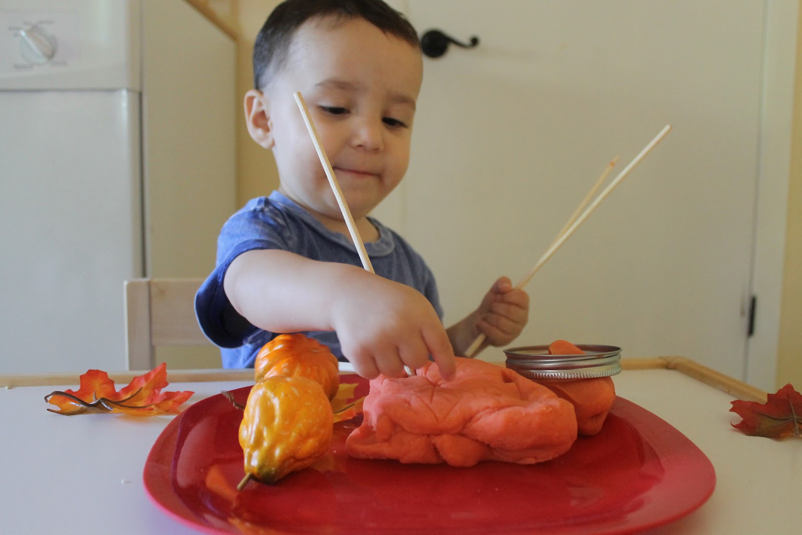 cute and peculiar: Fall Playdough Table