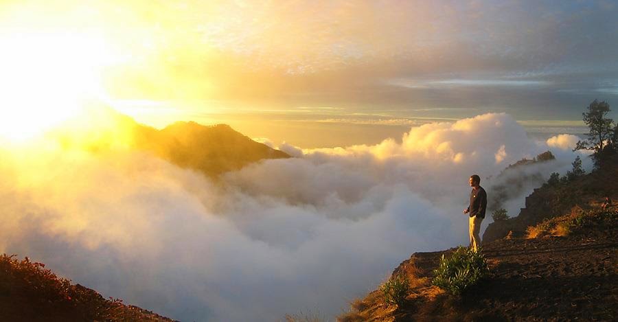 Mendaki Gunung Sendirian Itu Keren