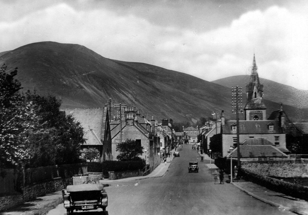 Tour Scotland: Old Travel Blog Photograph West High Street Innerleithen ...