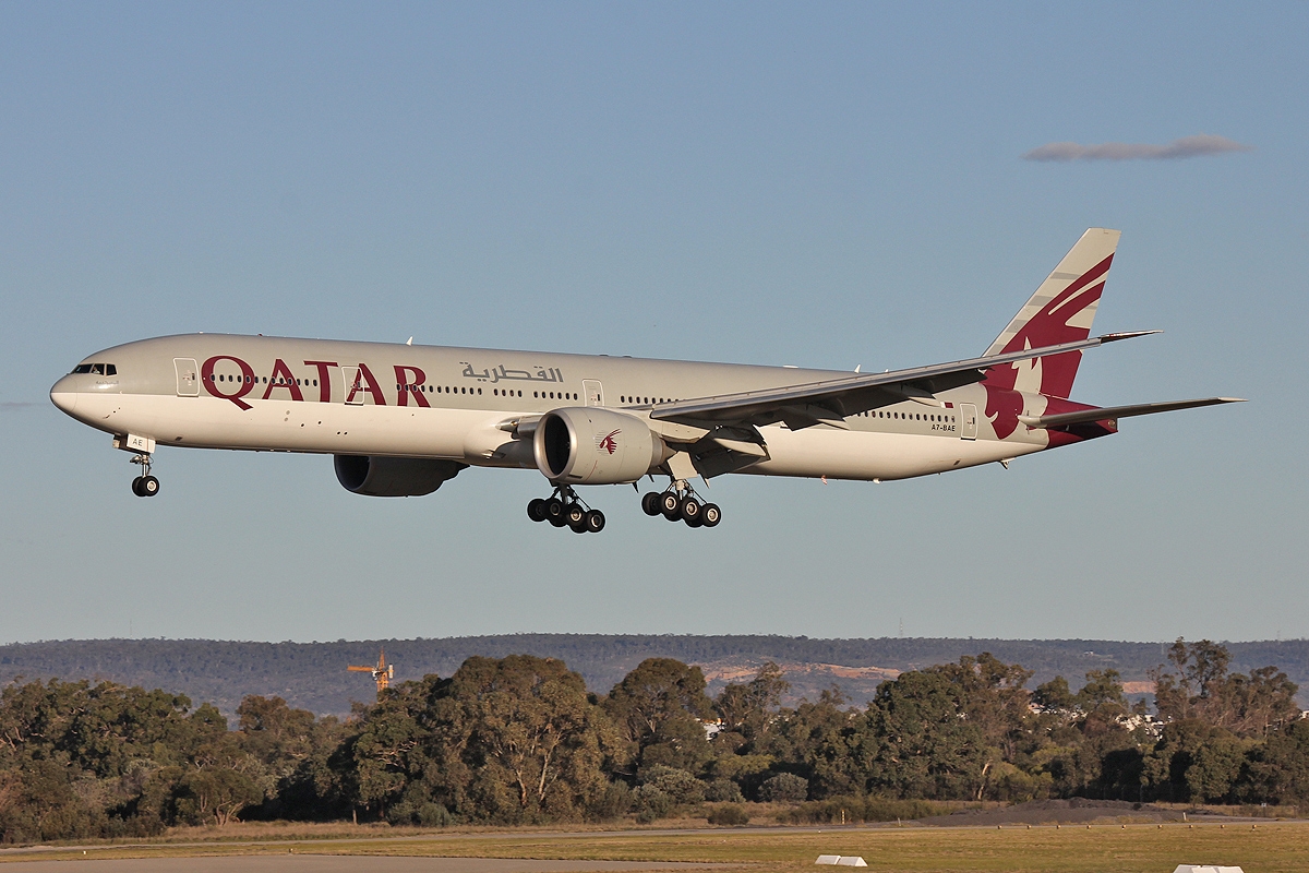 Perth Airport Spotter's Blog: Qatar's 1st B77W debuts in YPPH