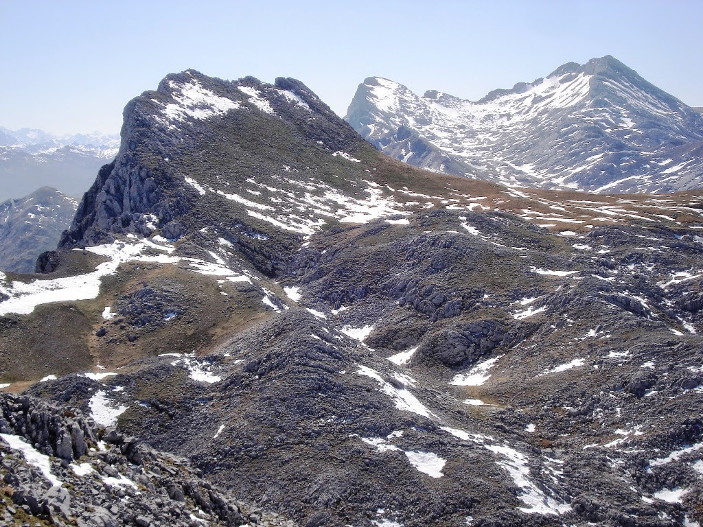 Montesymasdebucuesa: 32-12. RALLA DE ALANO Y PUNTA DEL ACHAR. 24-5-2012.