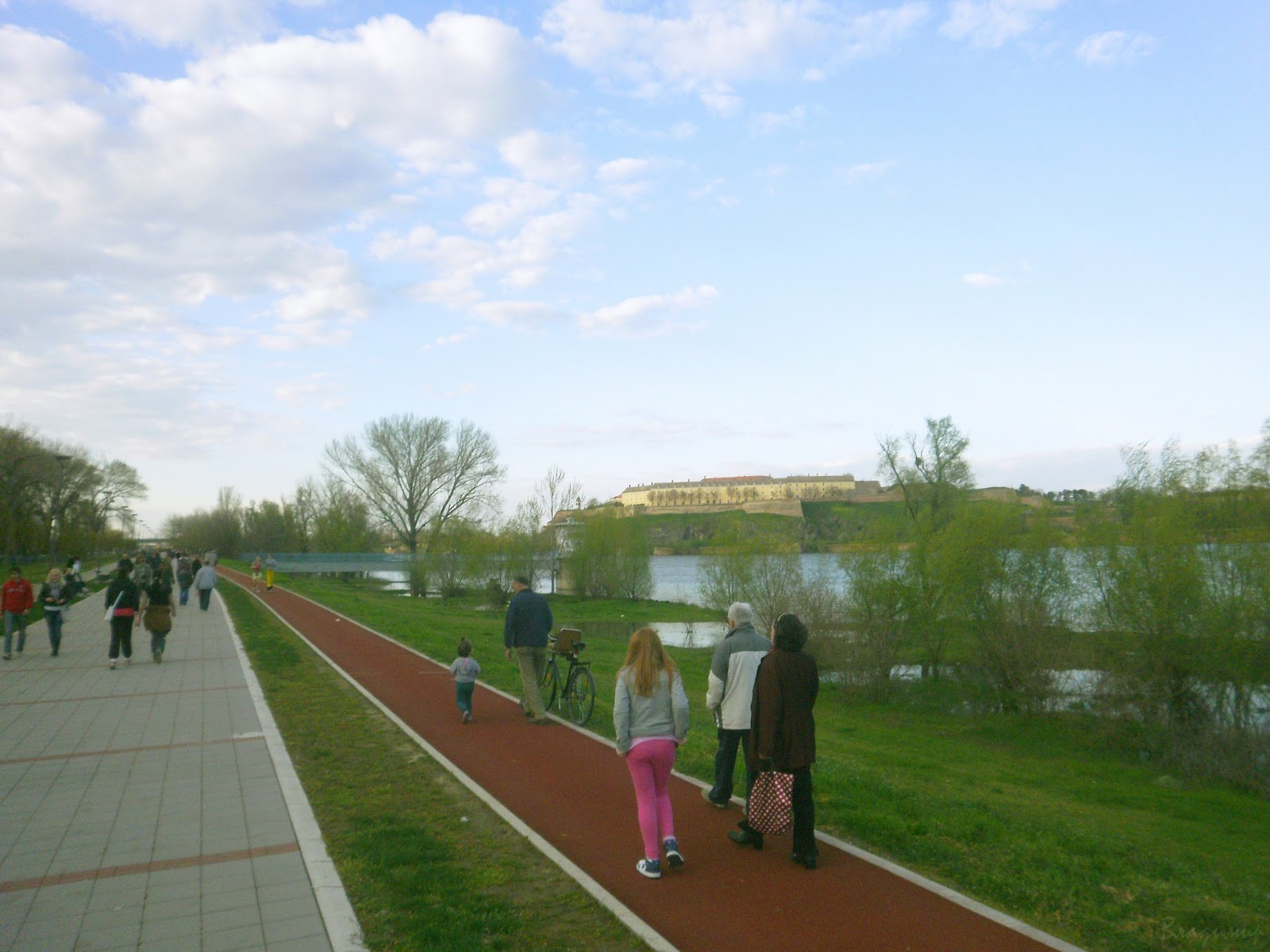 novi sad fotografije: Šetalište kej i plaža Štrand